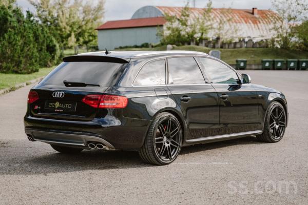 Melns Audi S4 2009 Talsi, ar dzinēja tilpumu 3.00 L un nobraukumu 266 tūkst. km par 11500 €, foto 5 vietnē AUTOMOTO.COM.LV