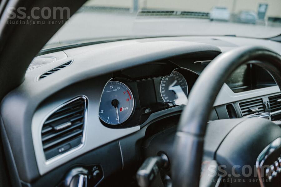 Black Audi S4 2009 in Talsi, with an engine capacity of 3.00 L and mileage of 266 thousand km for 11500 €, photo 11 on AUTOMOTO.COM.LV