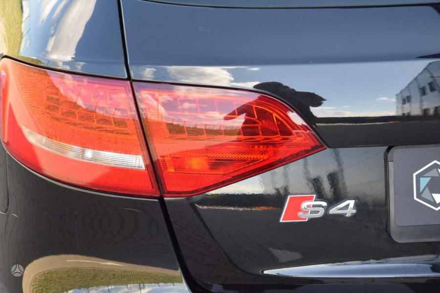 Melns Audi S4 2010 Viļņa, ar dzinēja tilpumu 3.00 L un nobraukumu 355 tūkst. km par 7500 €, foto 16 vietnē AUTOMOTO.COM.LV