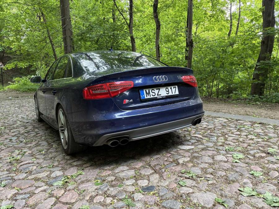 Zils Audi S4 2013 Viļņa, ar dzinēja tilpumu 3.00 L un nobraukumu 150 tūkst. km par 19500 €, foto 6 vietnē AUTOMOTO.COM.LV