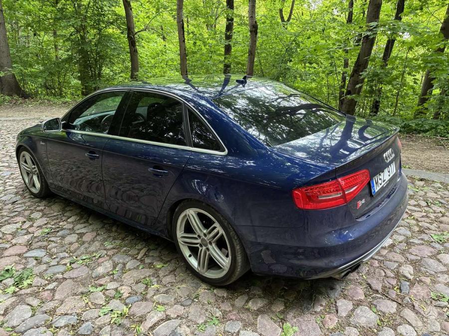 Zils Audi S4 2013 Viļņa, ar dzinēja tilpumu 3.00 L un nobraukumu 150 tūkst. km par 19500 €, foto 25 vietnē AUTOMOTO.COM.LV