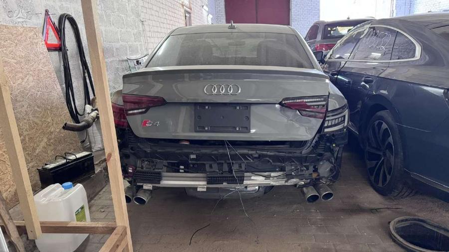 Pelēks Audi S4 2019 Marijampole, ar dzinēja tilpumu 0.00 L un nobraukumu 62 tūkst. km par 8800 €, foto 1 vietnē AUTOMOTO.COM.LV