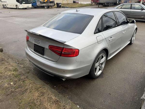 Pelēks Audi S4 2014 Panevēža, ar dzinēja tilpumu 3.00 L un nobraukumu 231 tūkst. km par 6800 €, foto 4 vietnē AUTOMOTO.COM.LV