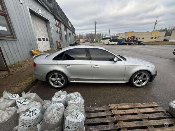 Pelēks Audi S4 2014 Panevēža, ar dzinēja tilpumu 3.00 L un nobraukumu 231 tūkst. km par 6800 €, foto 5 vietnē AUTOMOTO.COM.LV
