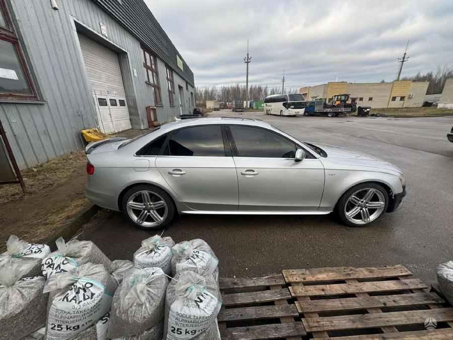 Grey Audi S4 2014 in Panevezys, with an engine capacity of 3.00 L and mileage of 231 thousand km for 6800 €, photo 5 on AUTOMOTO.COM.LV