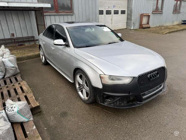 Pelēks Audi S4 2014 Panevēža, ar dzinēja tilpumu 3.00 L un nobraukumu 231 tūkst. km par 6800 €, foto 6 vietnē AUTOMOTO.COM.LV