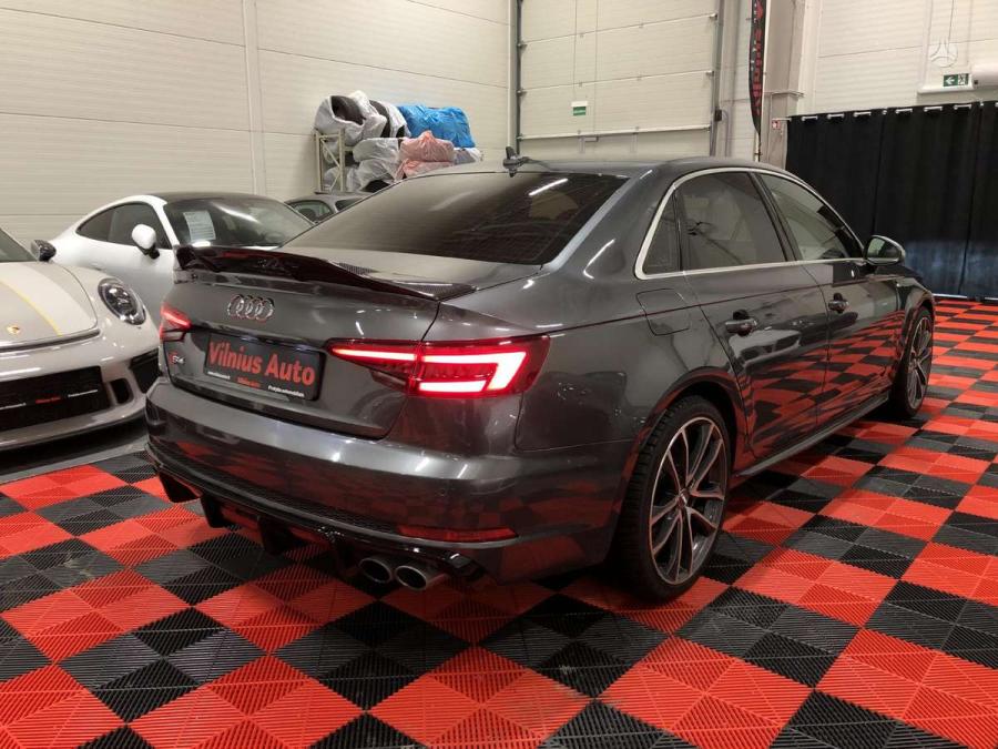 Pelēks Audi S4 2018 Viļņa, ar dzinēja tilpumu 3.00 L un nobraukumu 108 tūkst. km par 11000 €, foto 4 vietnē AUTOMOTO.COM.LV