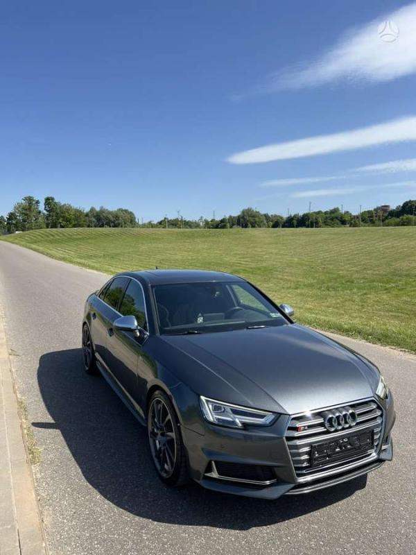 Pelēks Audi S4 2018 Viļņa, ar dzinēja tilpumu 3.00 L un nobraukumu 122 tūkst. km par 24000 €, foto 3 vietnē AUTOMOTO.COM.LV