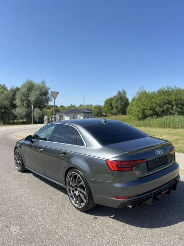 Pelēks Audi S4 2018 Viļņa, ar dzinēja tilpumu 3.00 L un nobraukumu 122 tūkst. km par 24000 €, foto 5 vietnē AUTOMOTO.COM.LV
