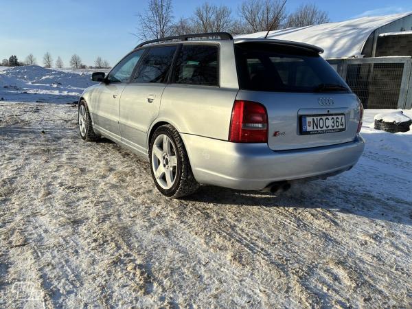 Pelēks Audi S4 1999 Šauļi, ar dzinēja tilpumu 2.70 L un nobraukumu 340 tūkst. km par 6500 €, foto 3 vietnē AUTOMOTO.COM.LV