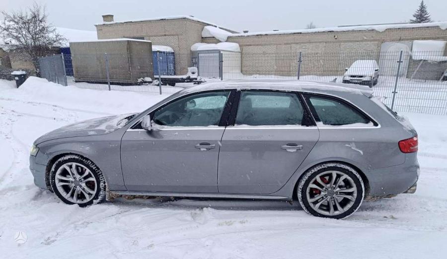 Pelēks Audi S4 2009 Panevēža, ar dzinēja tilpumu 3.00 L un nobraukumu 282 tūkst. km par 8500 €, foto 2 vietnē AUTOMOTO.COM.LV