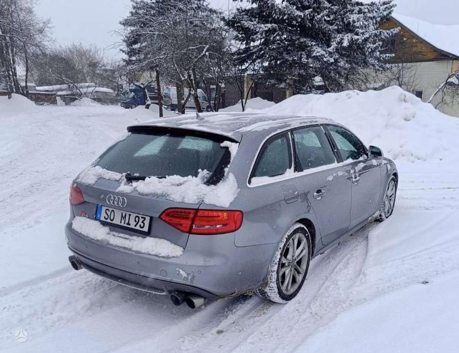 Pelēks Audi S4 2009 Panevēža, ar dzinēja tilpumu 3.00 L un nobraukumu 282 tūkst. km par 8500 €, foto 5 vietnē AUTOMOTO.COM.LV