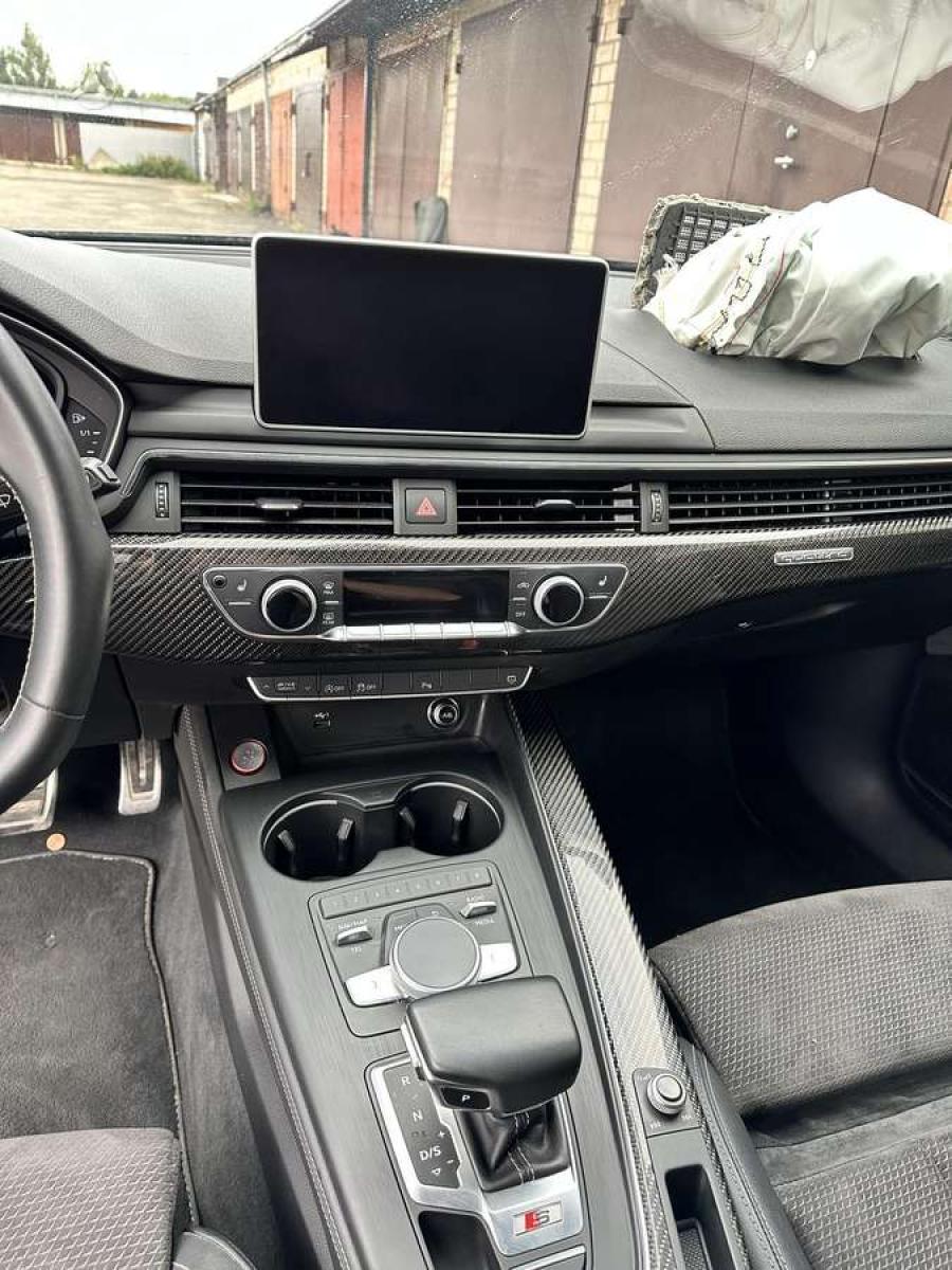 Grey Audi S4 2019 in Kaunas, with an engine capacity of 0.00 L and mileage of 100 thousand km for 13199 €, photo 16 on AUTOMOTO.COM.LV
