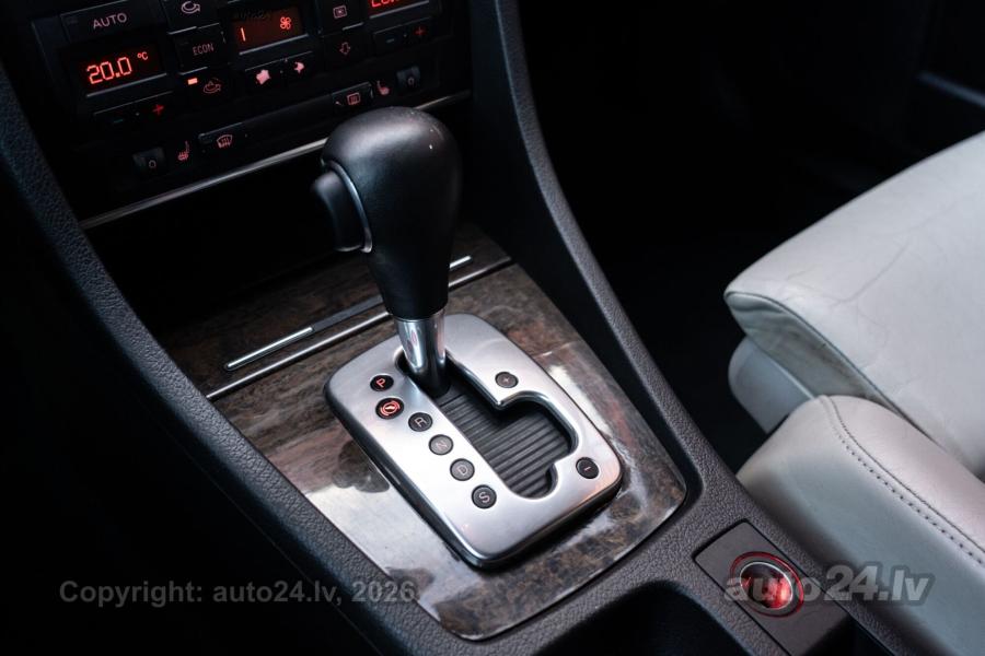 Red Audi S4 2004 in Tallinn, with an engine capacity of 4.20 L and mileage of 306 thousand km for 7500 €, photo 14 on AUTOMOTO.COM.LV
