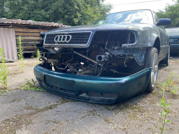 Violet Audi S4 1992 in Panevezys, with an engine capacity of 2.20 L and mileage of 1 thousand km for 1550 €, photo 4 on AUTOMOTO.COM.LV