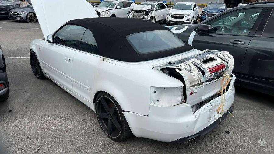 Balts Audi S4 2007 Viļņa, ar dzinēja tilpumu 4.20 L un nobraukumu 147 tūkst. km par 8900 €, foto 15 vietnē AUTOMOTO.COM.LV