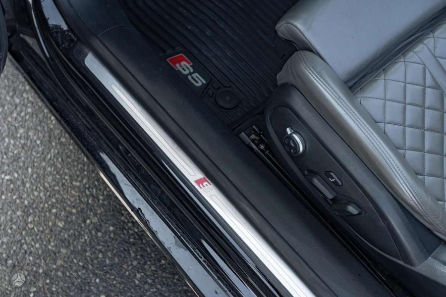 Melns Audi S5 2024 Klaipėda, ar dzinēja tilpumu 3.00 L un nobraukumu 3 tūkst. km par 39999 €, foto 32 vietnē AUTOMOTO.COM.LV