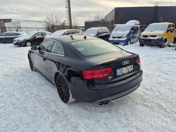 Black Audi S5 2009 in Riga, with an engine capacity of 4.20 L and mileage of 184 thousand km for 13990 €, photo 8 on AUTOMOTO.COM.LV