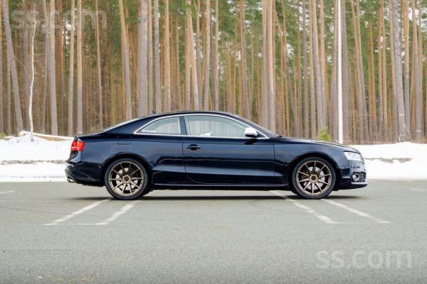 Melns Audi S5 2009 Rīga, ar dzinēja tilpumu 4.20 L un nobraukumu 184 tūkst. km par 13990 €, foto 9 vietnē AUTOMOTO.COM.LV