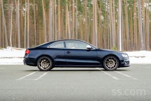 Black Audi S5 2009 in Riga, with an engine capacity of 4.20 L and mileage of 184 thousand km for 12490 €, photo 8 on AUTOMOTO.COM.LV