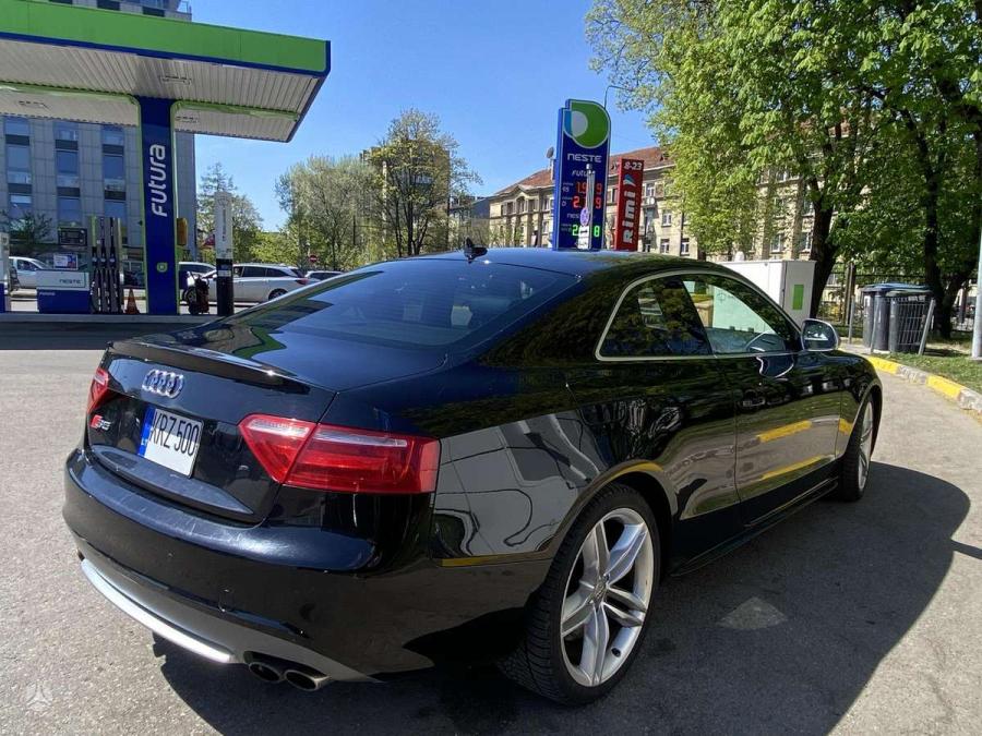 Черный Ауди С5 2009 в Вильнюс, объемом двигателя 4.16 л и пробегом 318 тыс. км за 9500 €, фото 5 на AUTOMOTO.COM.LV
