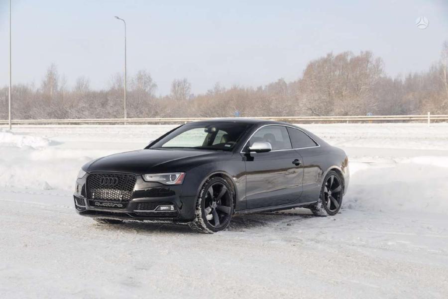Melns Audi S5 2010 Kauņa, ar dzinēja tilpumu 4.16 L un nobraukumu 155 tūkst. km par 13400 €, foto 2 vietnē AUTOMOTO.COM.LV