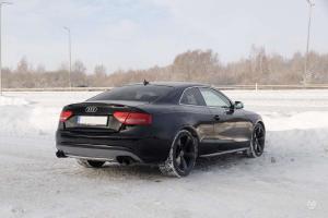Melns Audi S5 2010 Kauņa, ar dzinēja tilpumu 4.16 L un nobraukumu 155 tūkst. km par 13400 €, foto 4 vietnē AUTOMOTO.COM.LV