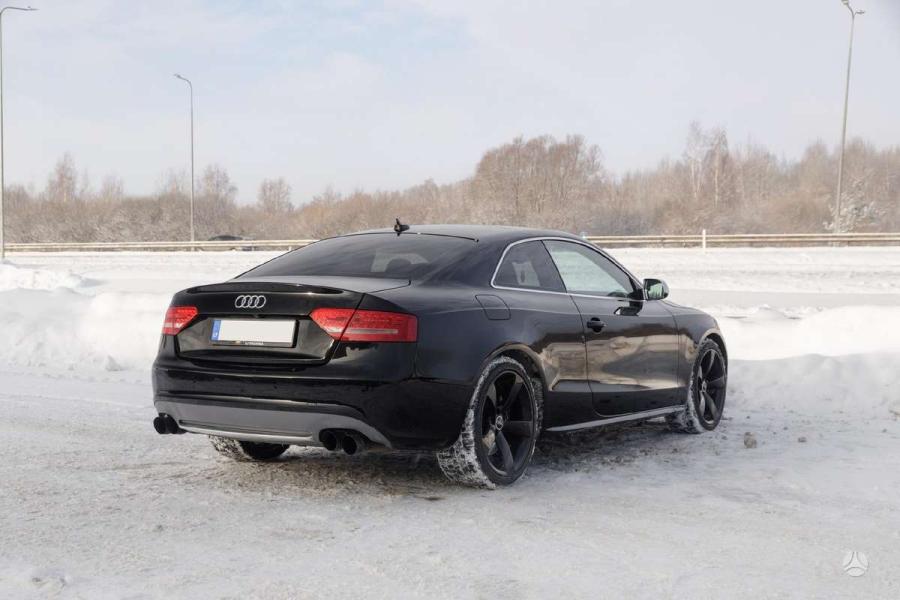 Melns Audi S5 2010 Kauņa, ar dzinēja tilpumu 4.16 L un nobraukumu 155 tūkst. km par 13400 €, foto 4 vietnē AUTOMOTO.COM.LV