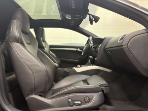 Melns Audi S5 2014 Viļņa, ar dzinēja tilpumu 3.00 L un nobraukumu 130 tūkst. km par 14490 €, foto 19 vietnē AUTOMOTO.COM.LV