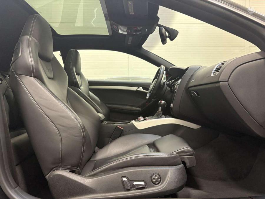 Melns Audi S5 2014 Viļņa, ar dzinēja tilpumu 3.00 L un nobraukumu 130 tūkst. km par 14490 €, foto 19 vietnē AUTOMOTO.COM.LV