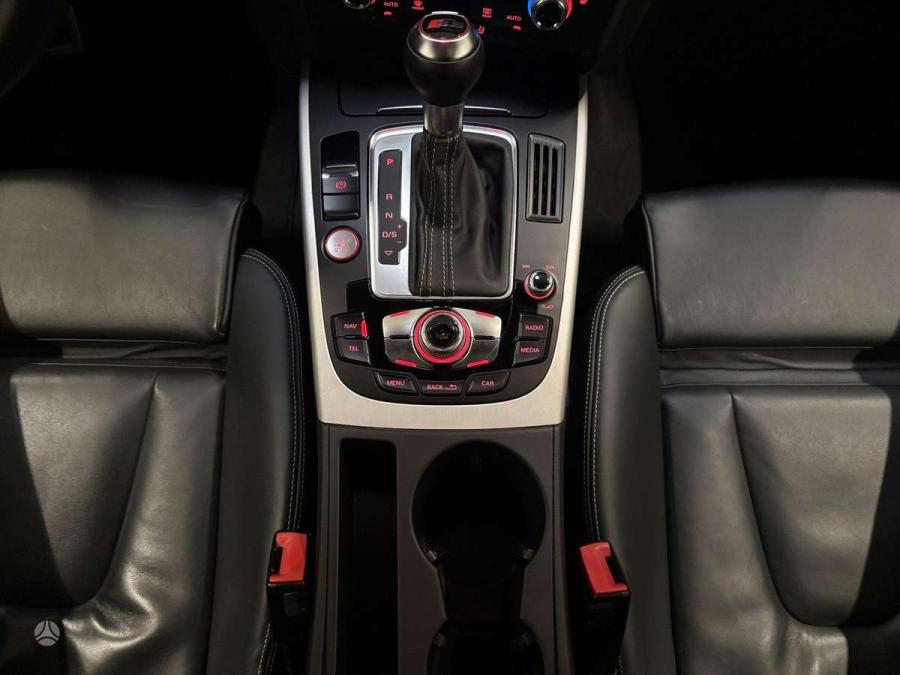 Melns Audi S5 2014 Viļņa, ar dzinēja tilpumu 3.00 L un nobraukumu 130 tūkst. km par 14490 €, foto 25 vietnē AUTOMOTO.COM.LV