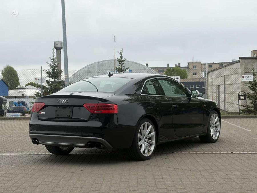 Black Audi S5 2015 in Klaipeda, with an engine capacity of 3.00 L and mileage of 224 thousand km for 9400 €, photo 4 on AUTOMOTO.COM.LV