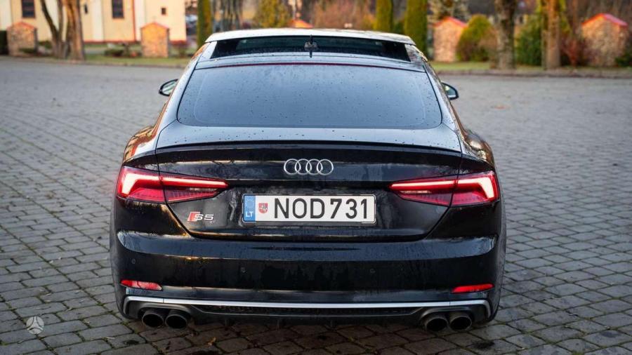 Melns Audi S5 2018 Viļņa, ar dzinēja tilpumu 3.00 L un nobraukumu 121 tūkst. km par 25000 €, foto 3 vietnē AUTOMOTO.COM.LV