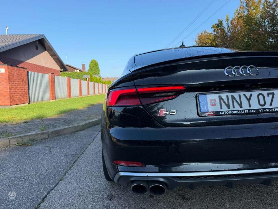 Black Audi S5 2019 in Siauliai, with an engine capacity of 3.00 L and mileage of 181 thousand km for 25999 €, photo 7 on AUTOMOTO.COM.LV