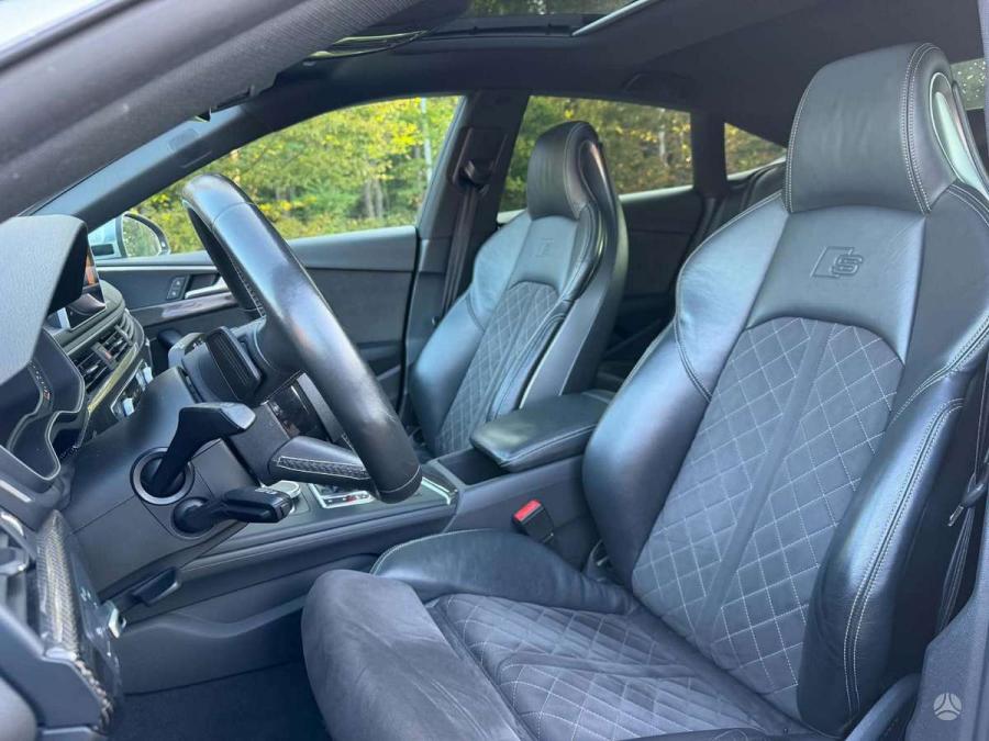 Black Audi S5 2019 in Siauliai, with an engine capacity of 3.00 L and mileage of 181 thousand km for 25999 €, photo 18 on AUTOMOTO.COM.LV