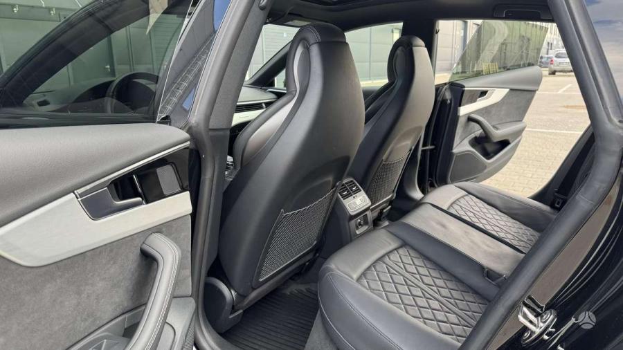 Melns Audi S5 2022 Viļņa, ar dzinēja tilpumu 3.00 L un nobraukumu 61 tūkst. km par 35890 €, foto 17 vietnē AUTOMOTO.COM.LV