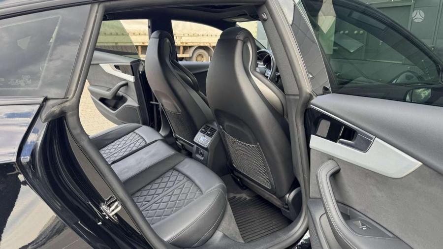 Melns Audi S5 2022 Viļņa, ar dzinēja tilpumu 3.00 L un nobraukumu 61 tūkst. km par 35890 €, foto 18 vietnē AUTOMOTO.COM.LV