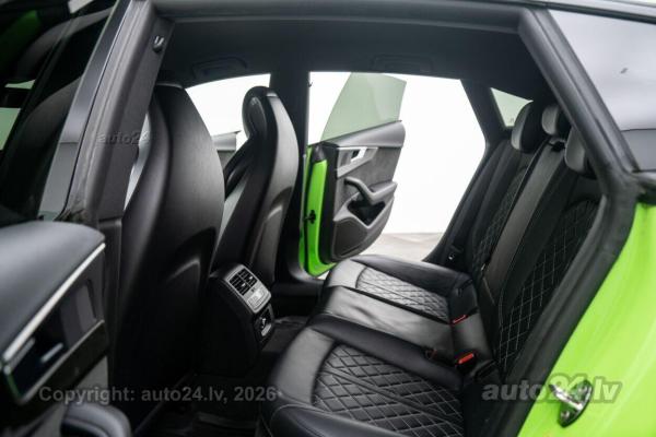 Green Audi S5 2018 in Tallinn, with an engine capacity of 3.00 L and mileage of 180 thousand km for 25999 €, photo 8 on AUTOMOTO.COM.LV