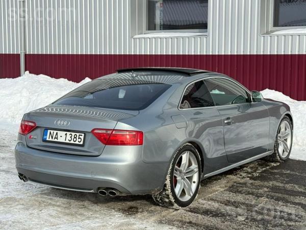 Pelēks Audi S5 2008 Rīga, ar dzinēja tilpumu 4.20 L un nobraukumu 250 tūkst. km par 6990 €, foto 4 vietnē AUTOMOTO.COM.LV