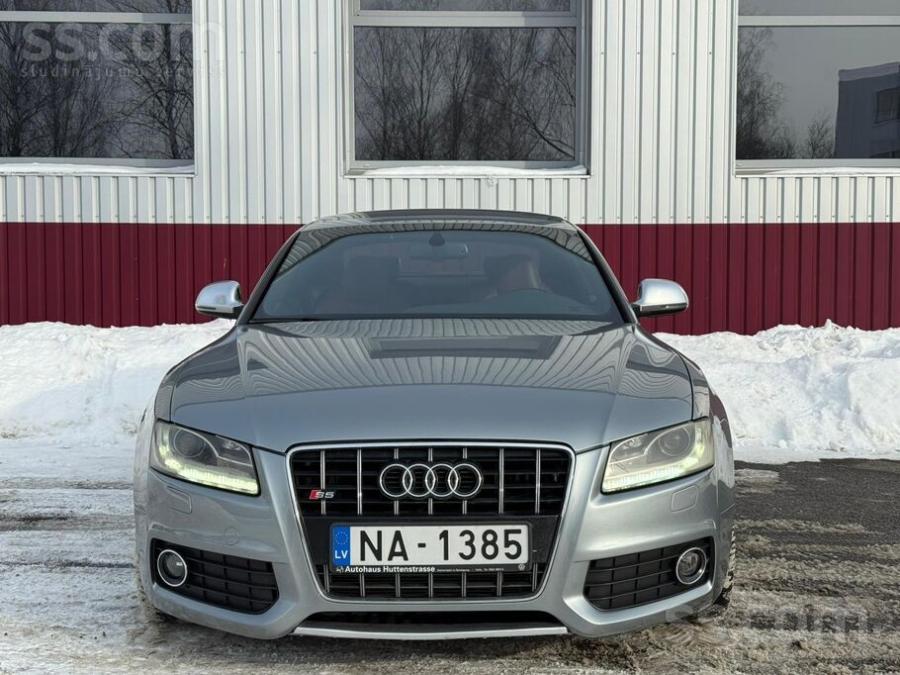 Grey Audi S5 2008 in Riga, with an engine capacity of 4.20 L and mileage of 250 thousand km for 6990 €, photo 5 on AUTOMOTO.COM.LV