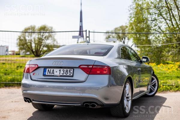 Pelēks Audi S5 2008 Rīga, ar dzinēja tilpumu 4.20 L un nobraukumu 250 tūkst. km par 11990 €, foto 7 vietnē AUTOMOTO.COM.LV