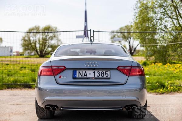 Pelēks Audi S5 2008 Rīga, ar dzinēja tilpumu 4.20 L un nobraukumu 250 tūkst. km par 11990 €, foto 8 vietnē AUTOMOTO.COM.LV