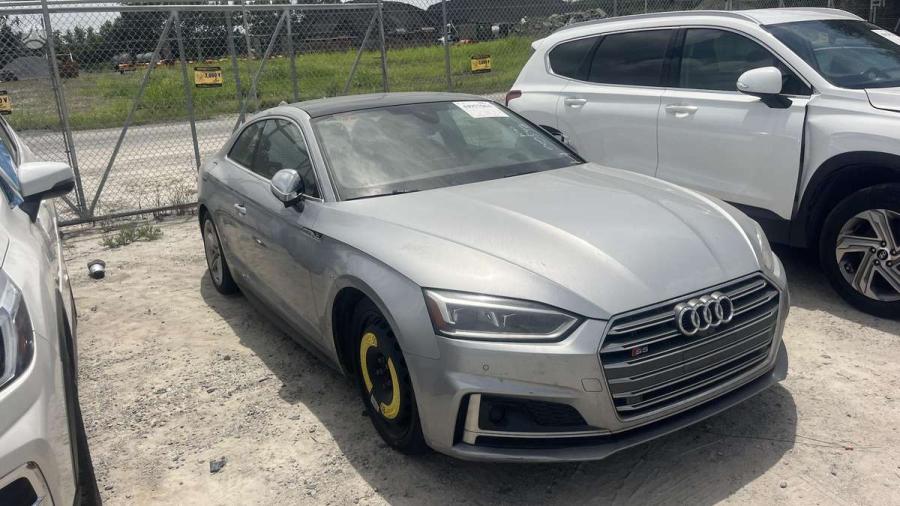 Grey Audi S5 2018 in Vilnius, with an engine capacity of 3.00 L and mileage of 305 thousand km for 11700 €, photo 3 on AUTOMOTO.COM.LV