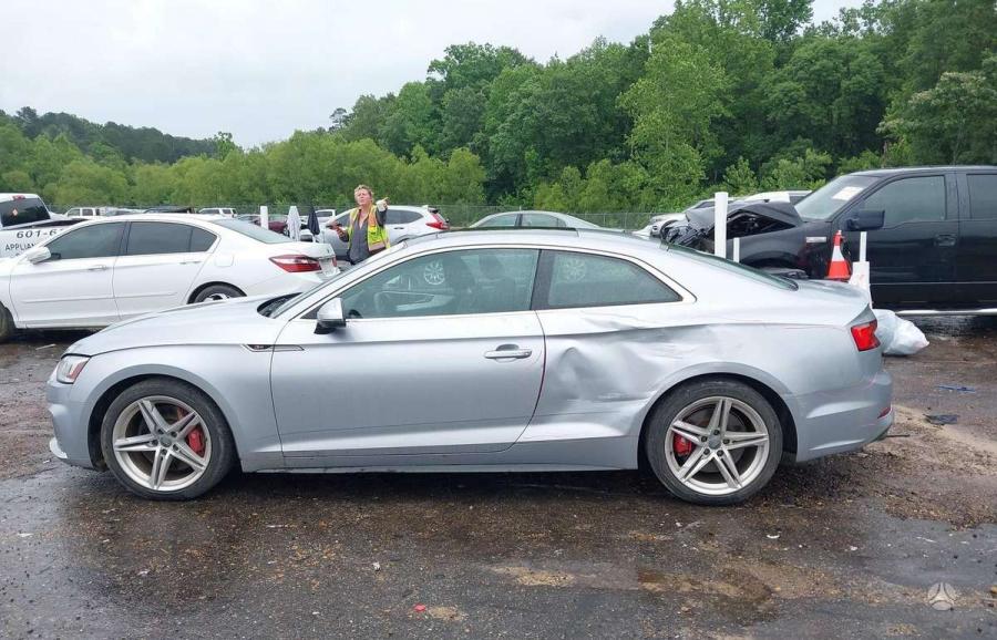 Grey Audi S5 2018 in Vilnius, with an engine capacity of 3.00 L and mileage of 305 thousand km for 11700 €, photo 6 on AUTOMOTO.COM.LV