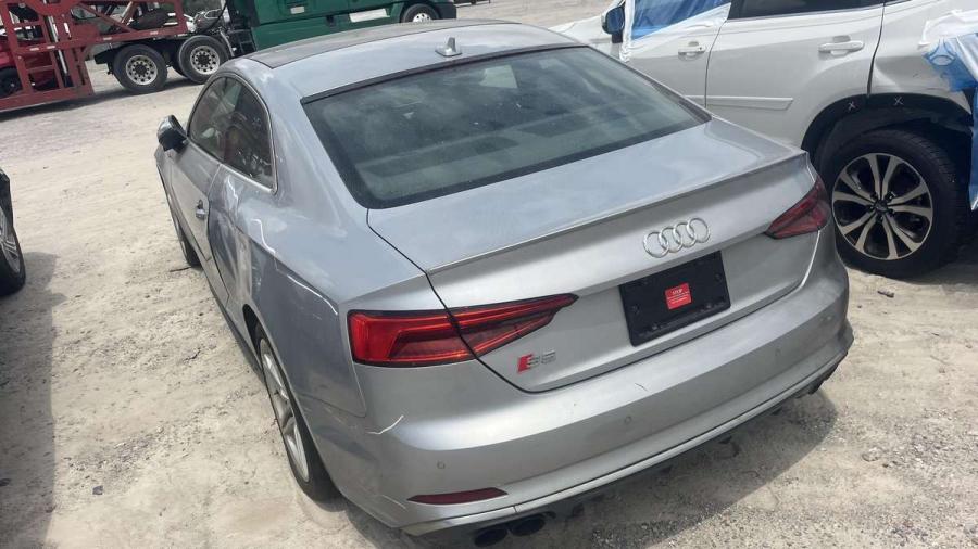 Grey Audi S5 2018 in Vilnius, with an engine capacity of 3.00 L and mileage of 305 thousand km for 11700 €, photo 7 on AUTOMOTO.COM.LV