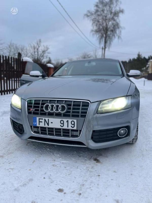 Pelēks Audi S5 2010 Rīga, ar dzinēja tilpumu 3.00 L un nobraukumu 245 tūkst. km par 11600 €, foto 1 vietnē AUTOMOTO.COM.LV