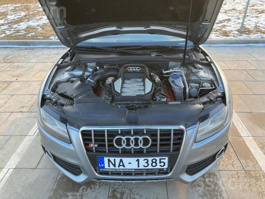 Pelēks Audi S5 2008 Ogre, ar dzinēja tilpumu 4.20 L un nobraukumu 249 tūkst. km par 9000 €, foto 5 vietnē AUTOMOTO.COM.LV