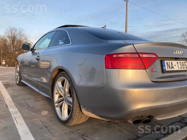 Grey Audi S5 2008 in Ogre, with an engine capacity of 4.20 L and mileage of 249 thousand km for 9000 €, photo 4 on AUTOMOTO.COM.LV