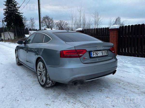 Pelēks Audi S5 2010 Rīga, ar dzinēja tilpumu 3.00 L un nobraukumu 244 tūkst. km par 11600 €, foto 4 vietnē AUTOMOTO.COM.LV