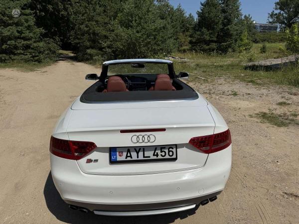White Audi S5 2010 in Vilnius, with an engine capacity of 3.00 L and mileage of 294 thousand km for 8900 €, photo 5 on AUTOMOTO.COM.LV